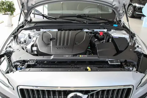 48V轻混+2.0T发动机，入门级的沃尔沃S60实力如何？_懂车帝