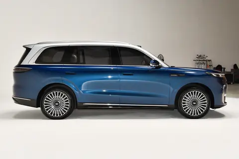 新车 | 六座增程SUV/搭双电机/车长超5.1米 奇瑞风云T11首辆PT车下线_懂车帝