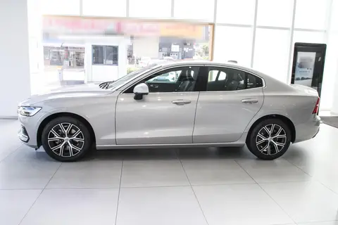 48V轻混+2.0T发动机，入门级的沃尔沃S60实力如何？_懂车帝