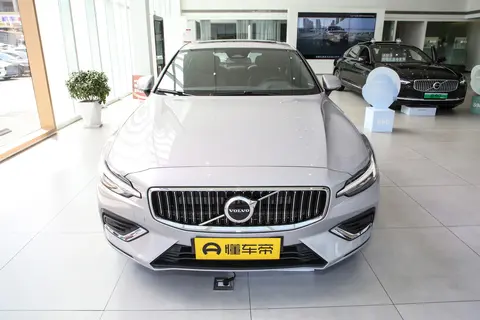 48V轻混+2.0T发动机，入门级的沃尔沃S60实力如何？_懂车帝
