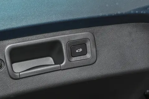 新车｜17.28万元/增四驱系统/方向盘加热，传祺GS8五座四驱版上市_懂车帝