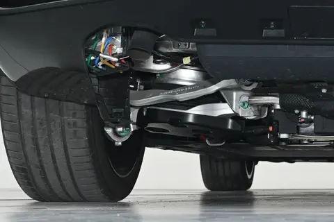 腾势N8L DM深度实测：30万级家用SUV，凭什么敢叫板百万级体验？_懂车帝