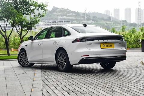 吉利银河 A7 实测：9.78 万起的家轿，2100km 续航与大空间能兼得吗？_懂车帝