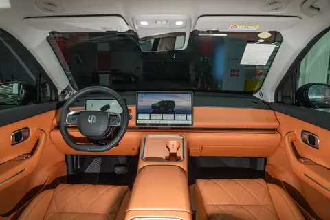 17万买SUV，激光雷达+8295芯片+800V超充，零跑C16真香！_懂车帝