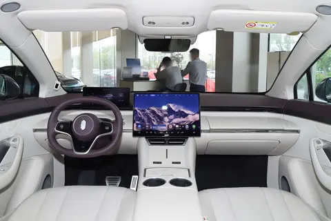 新车 | 换装全新车标/全系标配华为ADS 4，新款智界R7/S7开启交付_懂车帝