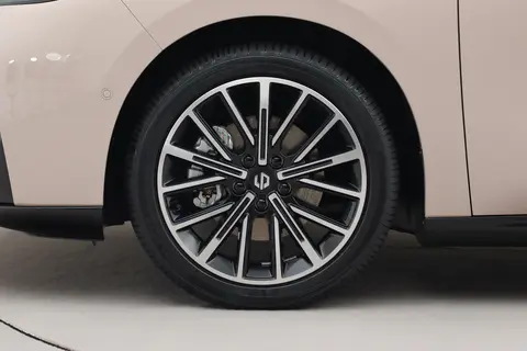 零跑 B01 实测：10 万级轿车，激光雷达和 550km 续航能兼得吗？_懂车帝