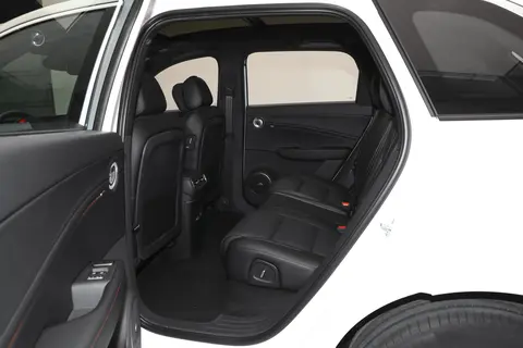 配1.5T插混系统 红旗HS6 PHEV开启盲订 冰箱/沙发全都有_懂车帝