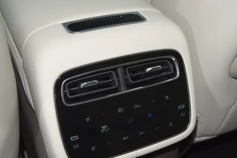 腾势 N8L DM 大六座 SUV，承包全家人的舒适出行_懂车帝