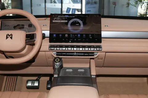 纯电续航增至170公里，猛士M817长续航版曝光，预售价32.99万元起_懂车帝