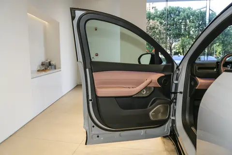 7 年交付 37 万辆，蔚来 ES6 以细节创新诠释豪华生活观_懂车帝