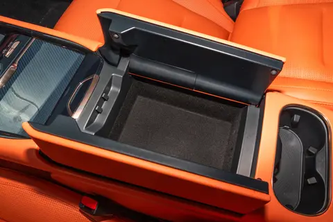 家庭旗舰 SUV 怎么选？深蓝 S09 与领克 900 静态对比，配置谁更良心_懂车帝