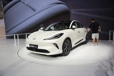 新款智己LS6开启预售，配8295芯片+四轮转向，23.99万元起_懂车帝