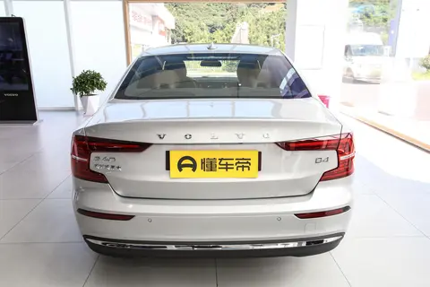 48V轻混+2.0T发动机，入门级的沃尔沃S60实力如何？_懂车帝