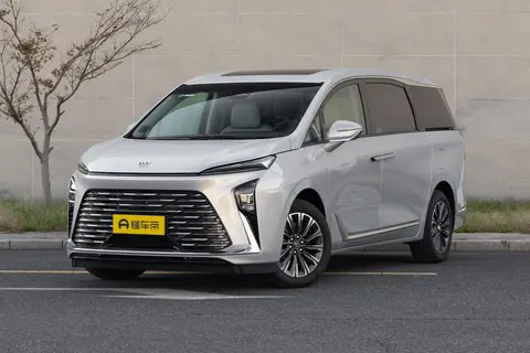 全新别克GL8陆尊正式上市，与老款车型对比变哪了？怎么选最值？_懂车帝