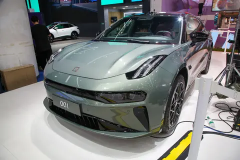 小米SU7横向对比极氪001 25万元级智能座驾怎么选？_懂车帝