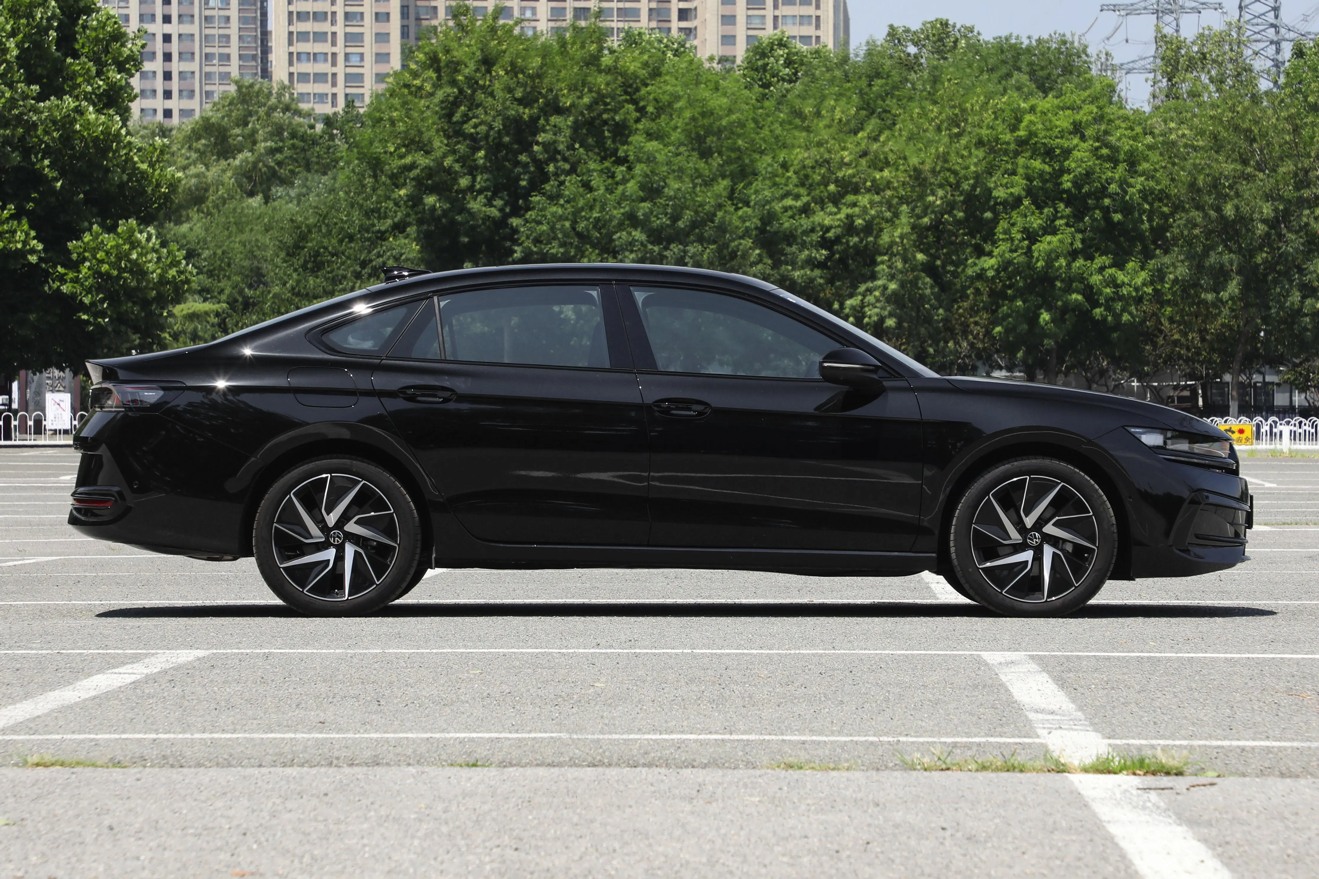 解读2024款一汽大众迈腾B9，车长4990mm，智能化升级，值得一看_懂车帝