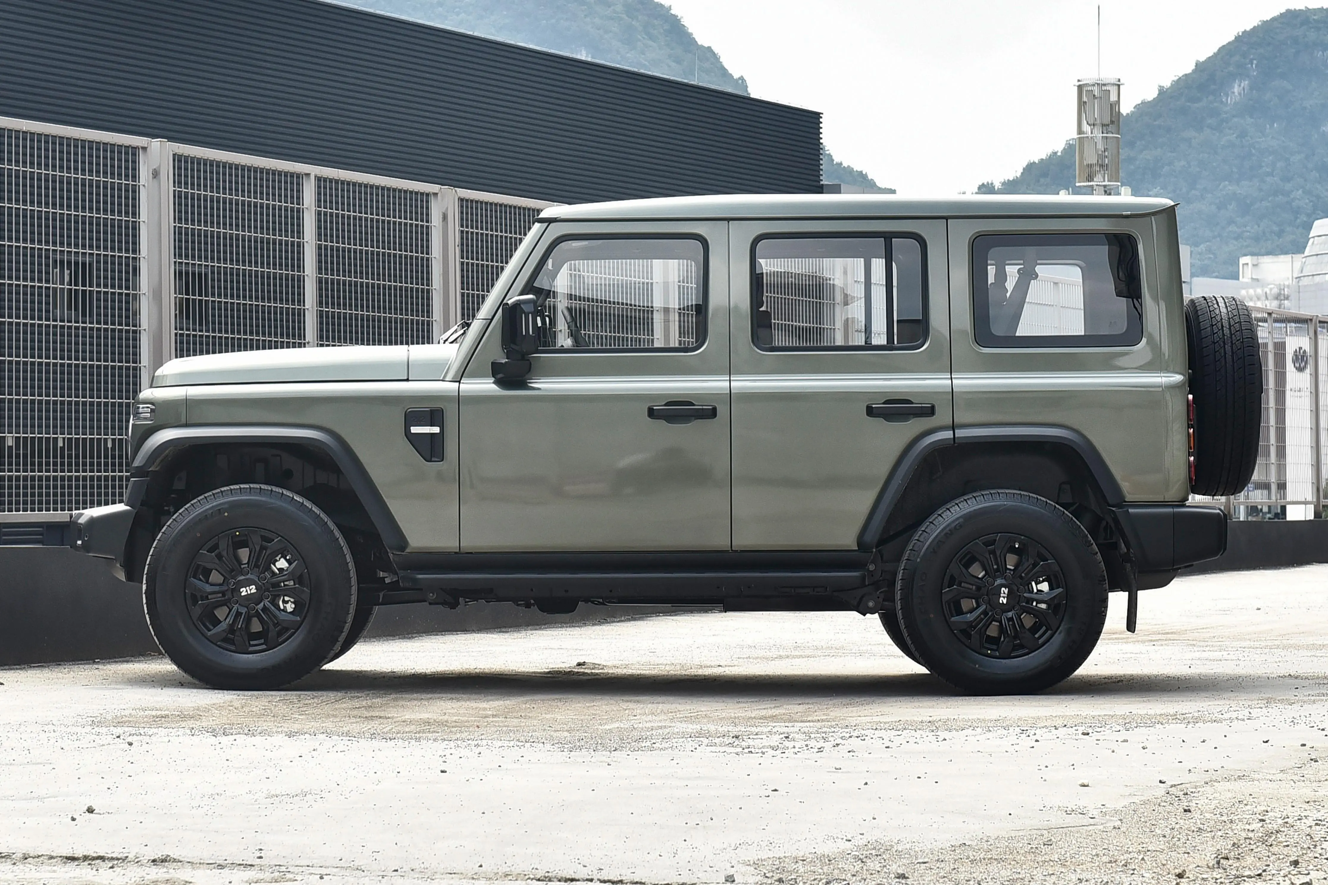 新车 | 售13.99万元起，2.0T+8AT动力/硬派SUV，全新212 T01正式上市_懂车帝