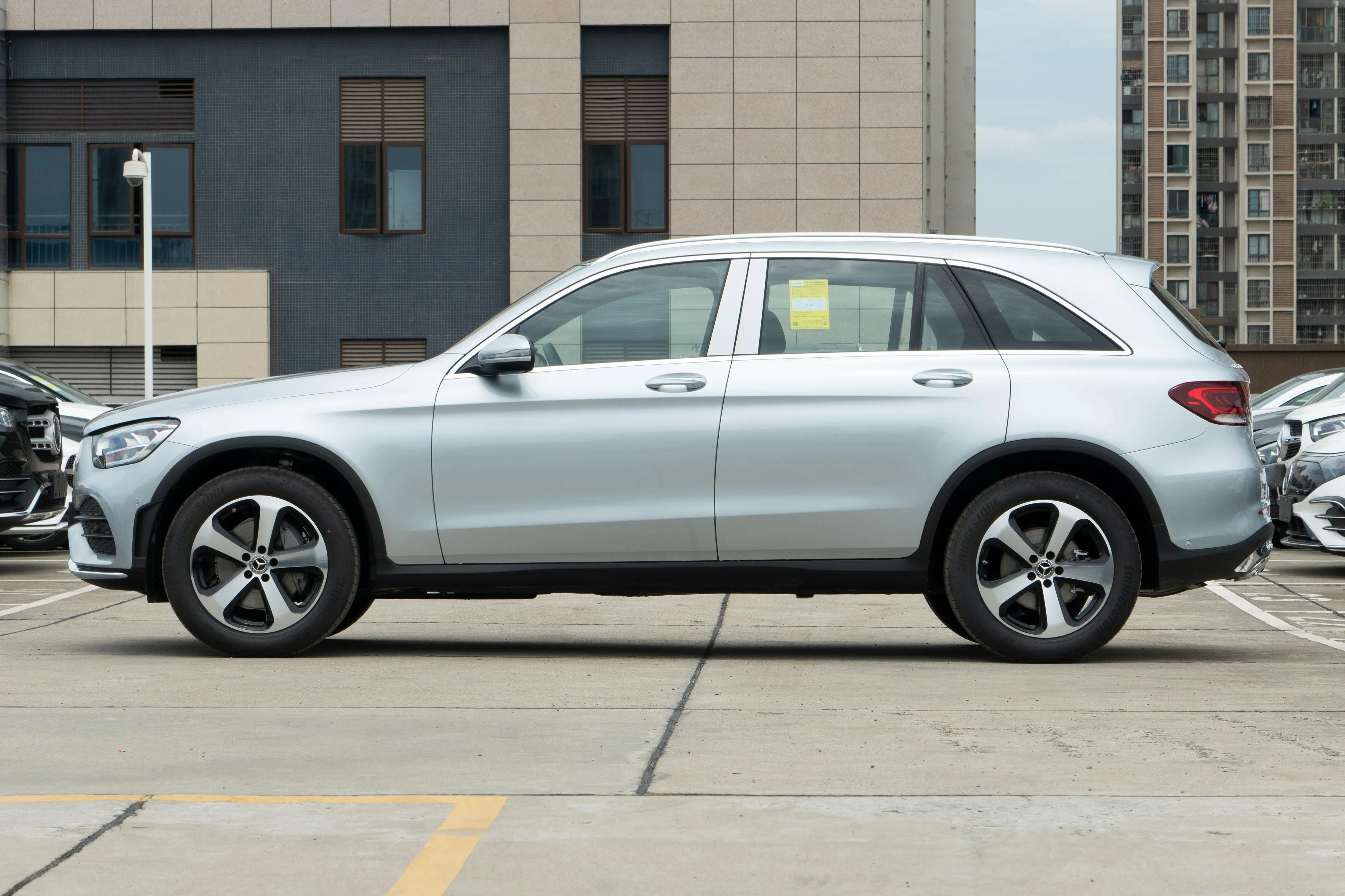 奔驰GLC与理想L8谁更值得选？全方面对比评测！_懂车帝