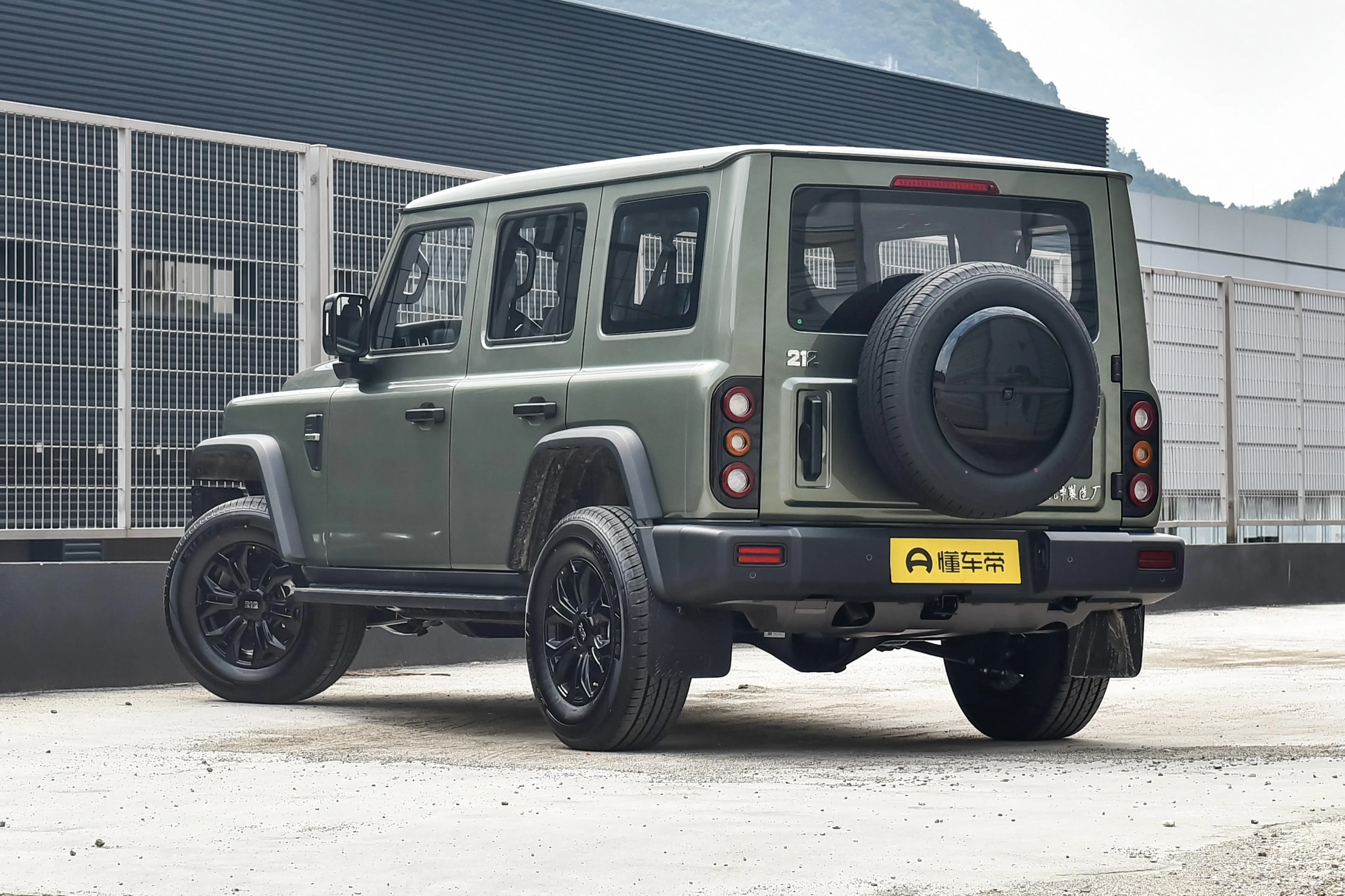 新车 | 售13.99万元起，2.0T+8AT动力/硬派SUV，全新212 T01正式上市_懂车帝