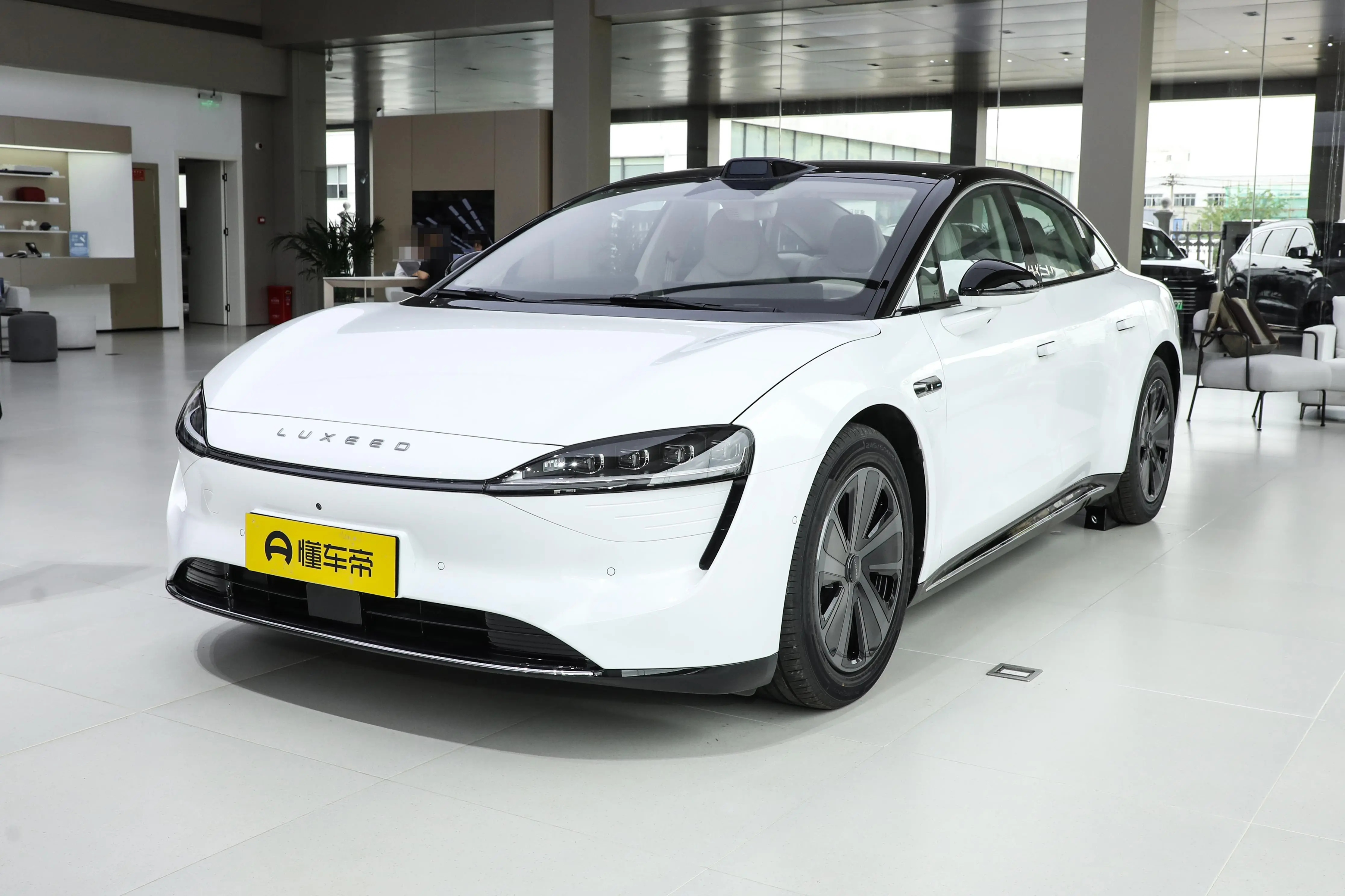 解读智界S7：800V超充+855km纯电续航，外观运动，适合年轻人_懂车帝