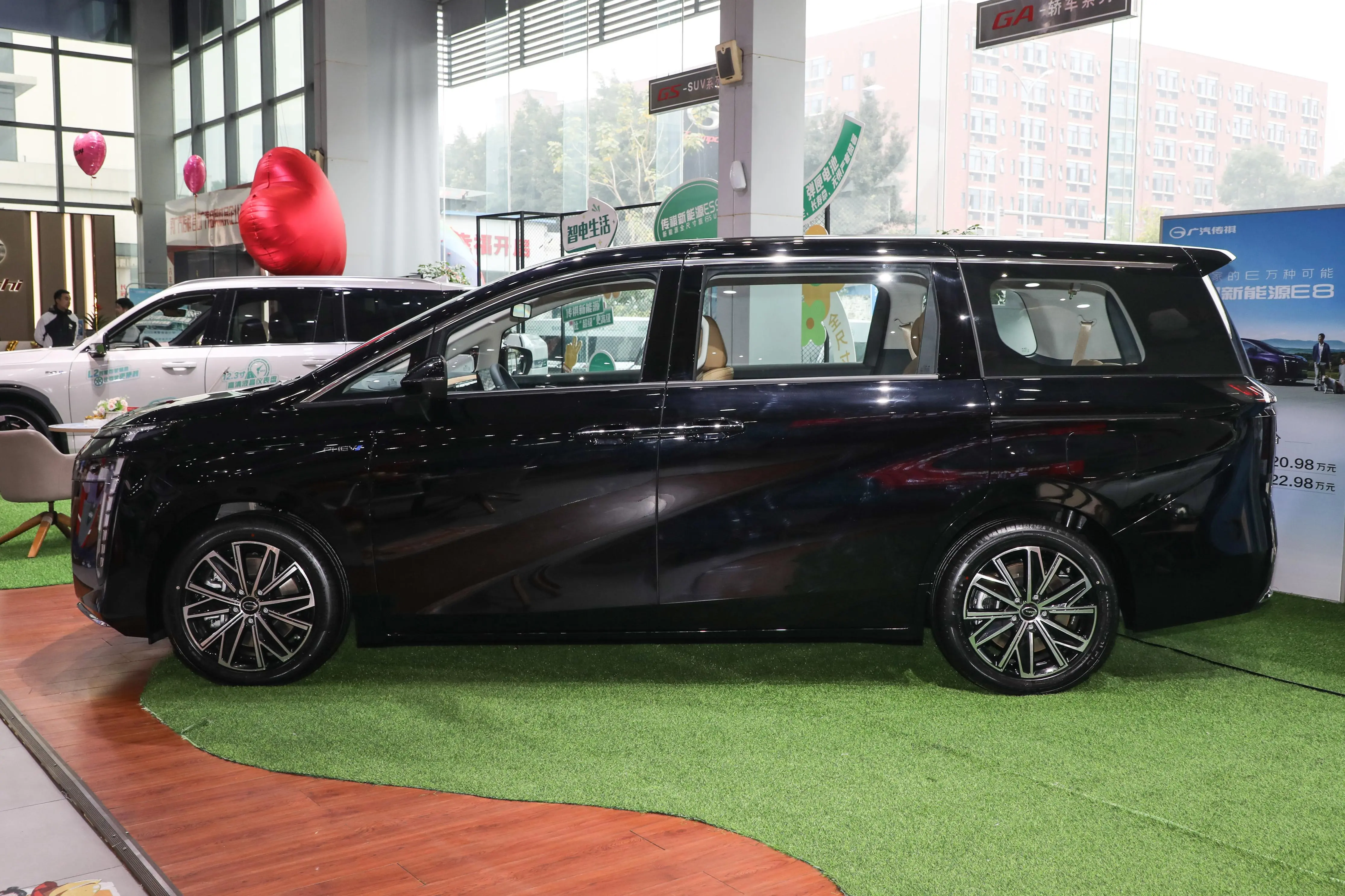 传祺e8 Phev,2 2 3座椅布局,侧滑门,综合续航1200km,适合家用 懂车帝