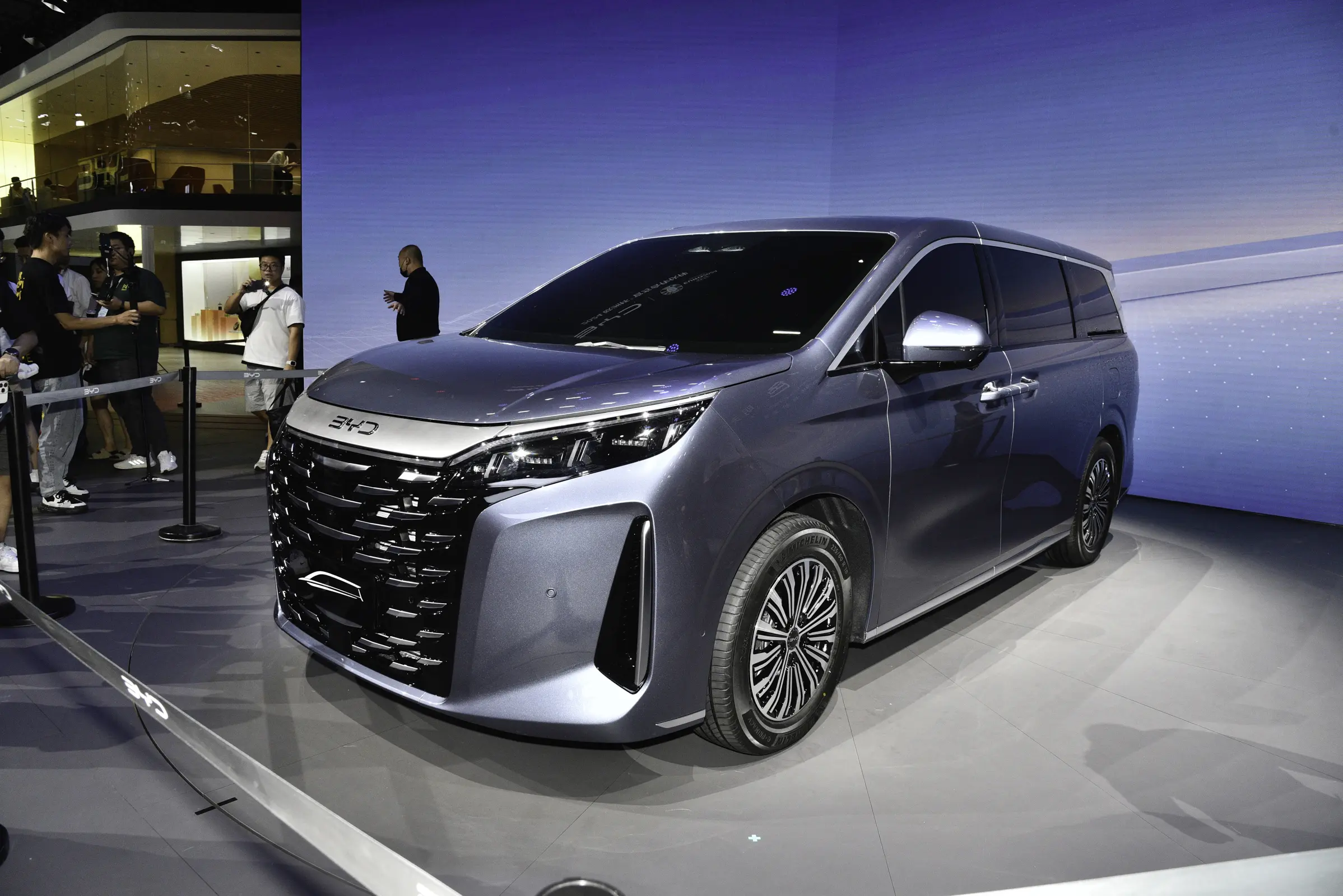 新车 | 第五代DM技术/云辇-C底盘/中大型MPV，比亚迪夏开启盲订_懂车帝