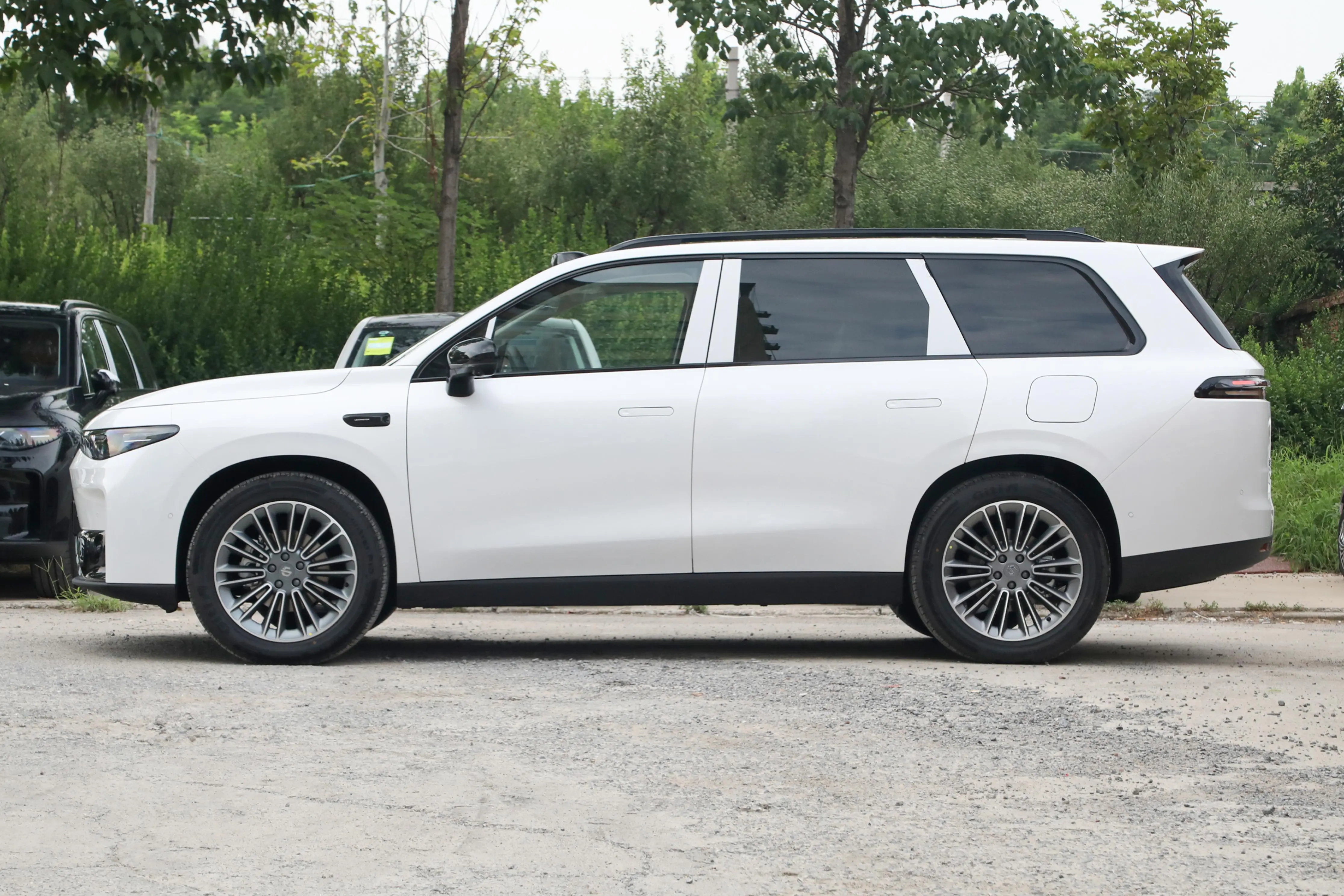 零跑C16：搭1.5L增程动力+8295P芯片，续航1095km，适合多孩家庭_懂车帝