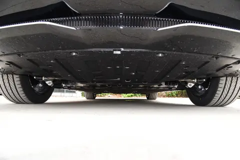 20万级电车怎么选？鸿蒙座舱+空悬，续航1250km！阿维塔 06 如何？_懂车帝